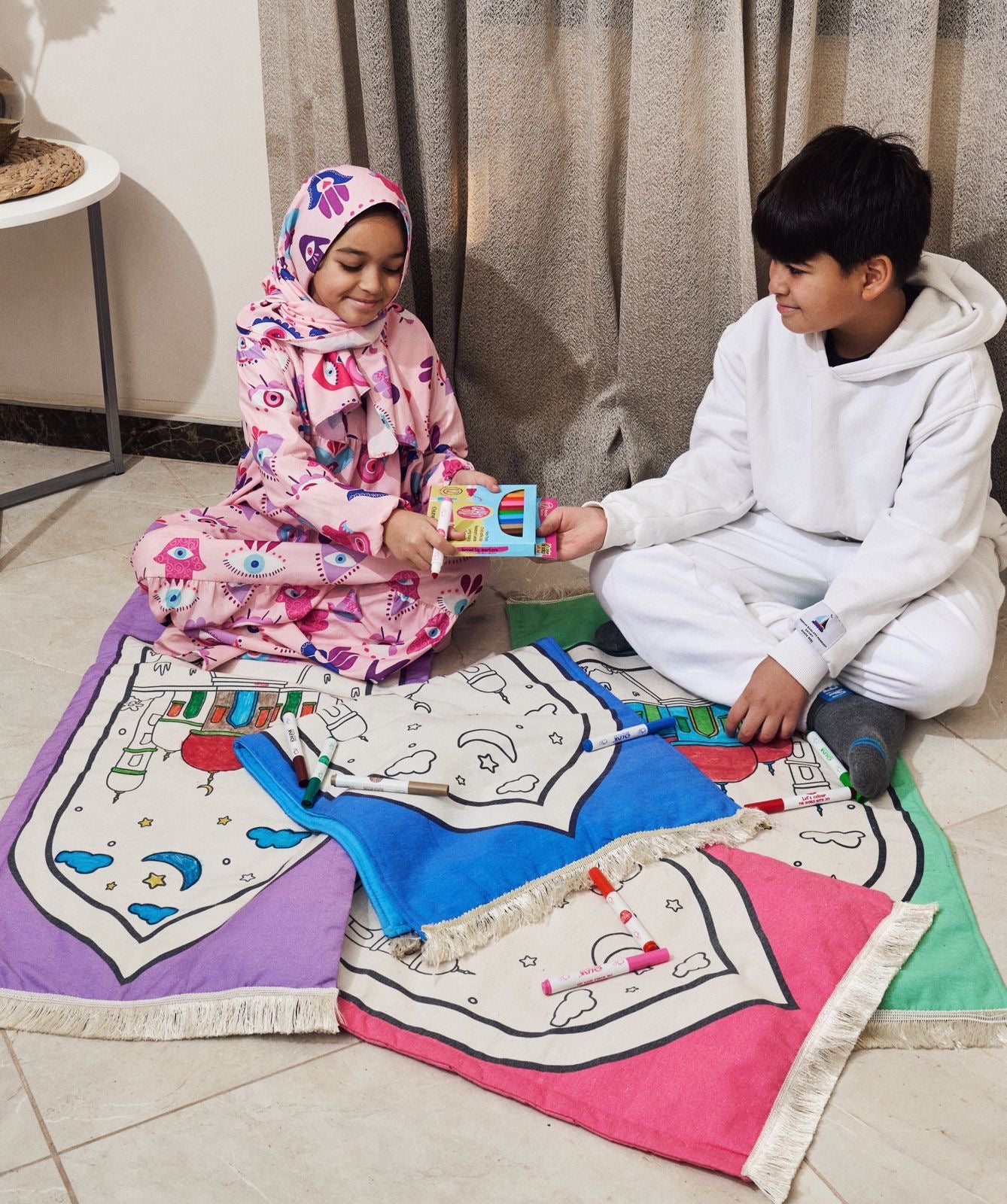 Pink colouring prayer mat – Craft Pop